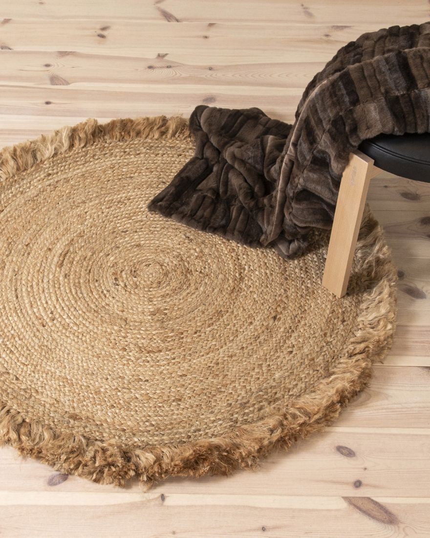 Karla - rundt jutetæppe med frynser